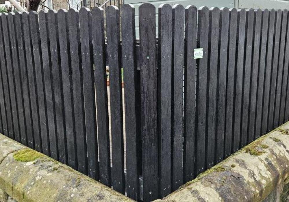 Why Choose a Plastic Fence Panel for Your Garden?